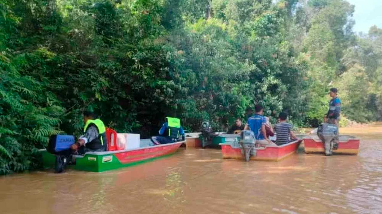 Lelaki dikhuatiri lemas, jatuh bot ketika menjaring ikan | Awani